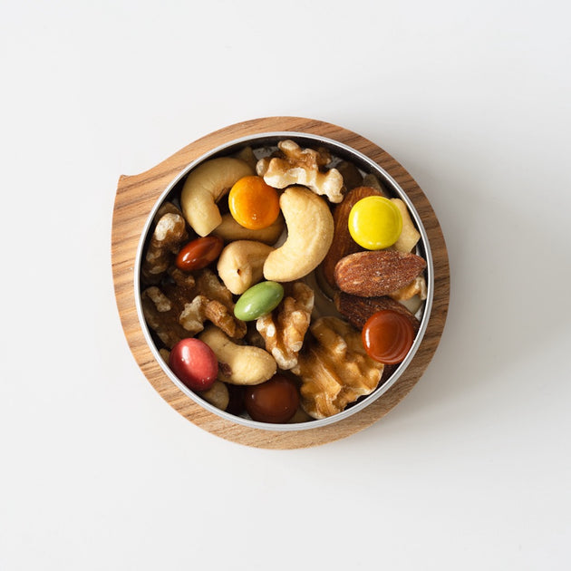 STORIO Nuts Case 無垢材の手触りが心地よい、開け閉めも楽しい携帯ケース – By Emotion